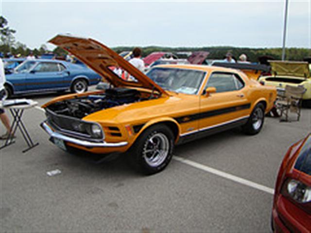 Feature Cars – Information on collecting cars – Legendary Collector Cars